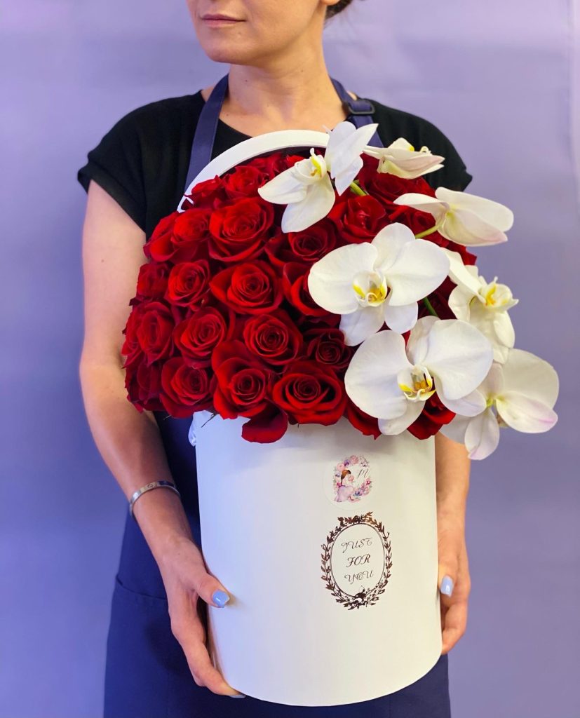 Red roses box with white orchid – Purple Violet